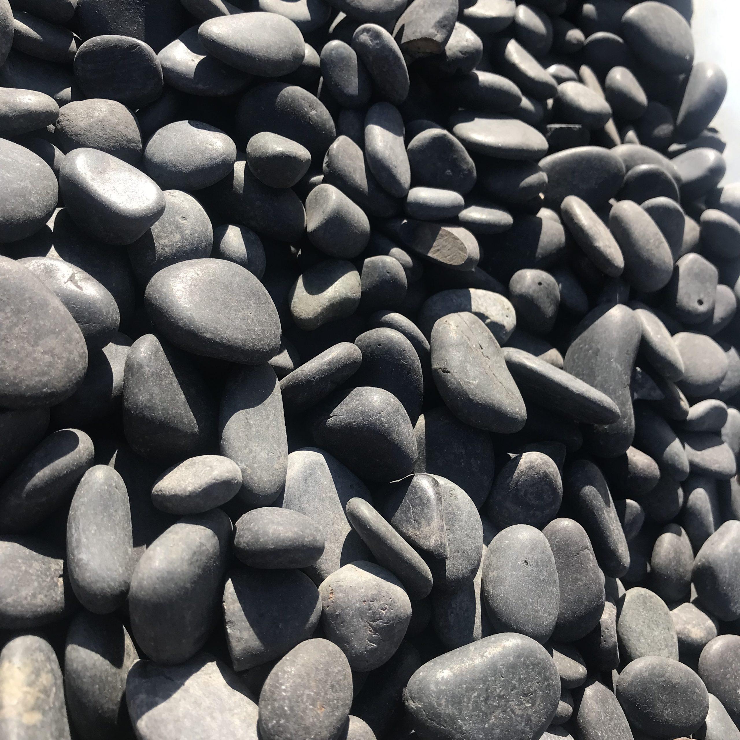 Galets Plats Noir Tahiti - Alta Stone